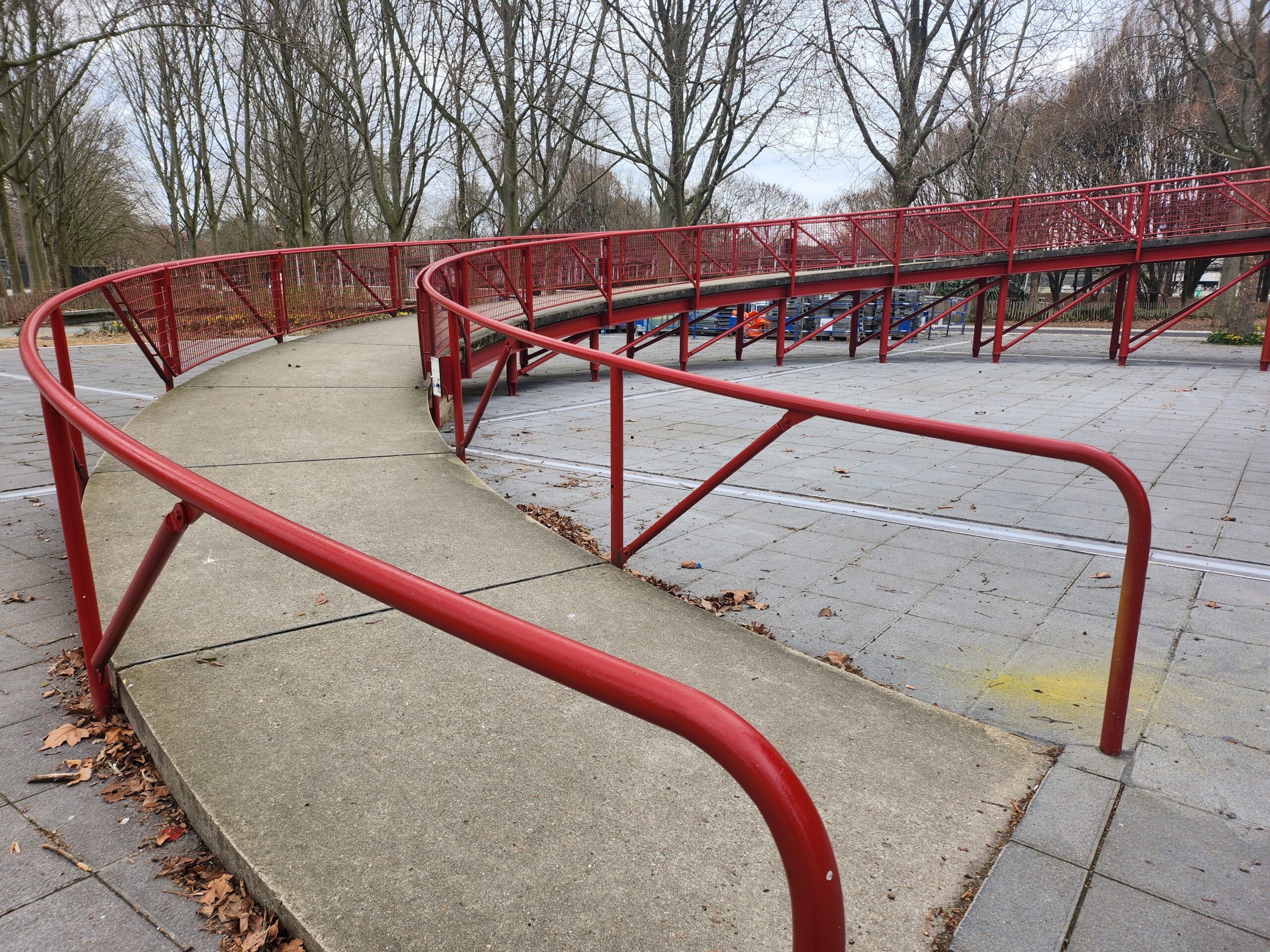 Red handrail - Ride My Park